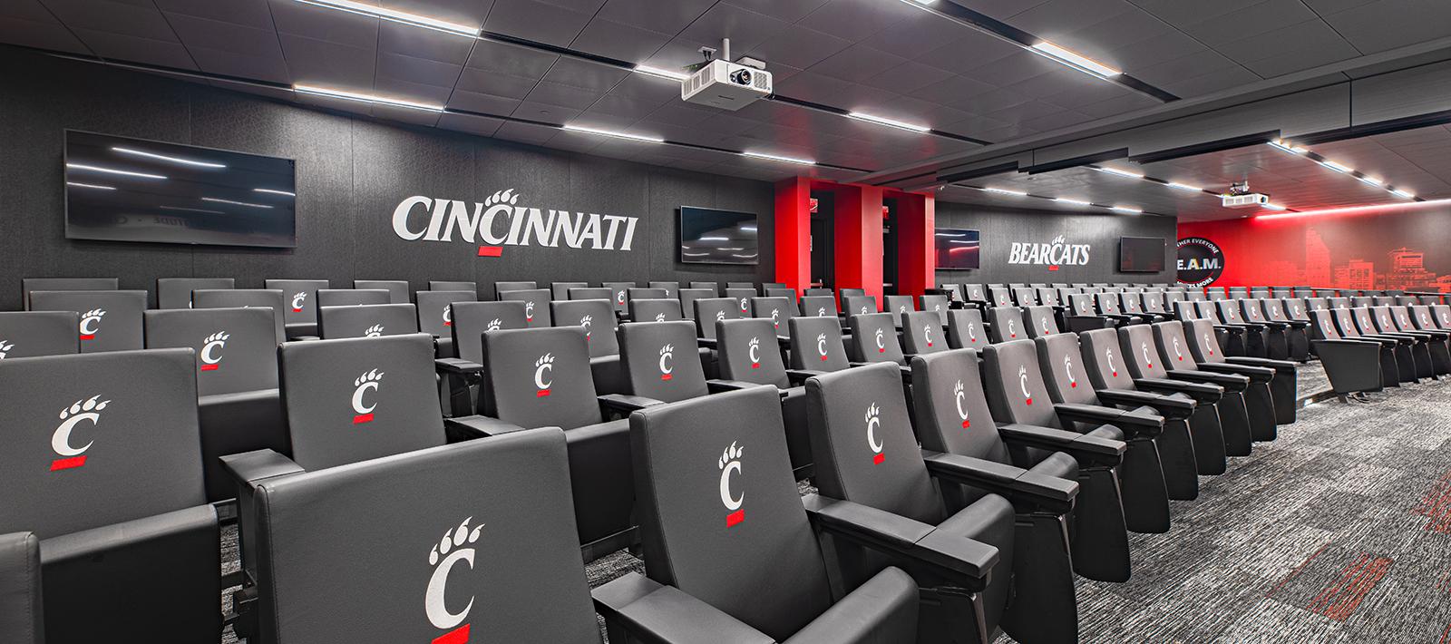 FSM4L_UC_LockerRoom_08.jpg | Focal Point Lights