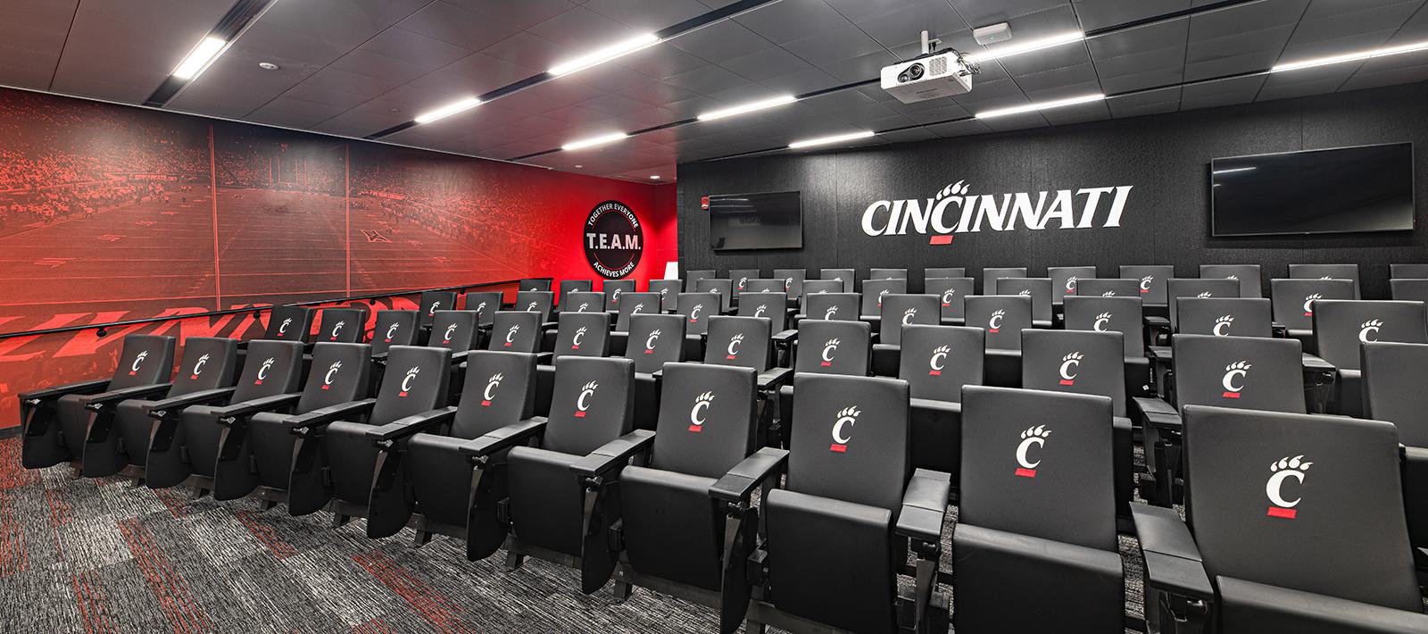 FSM4L_UC_LockerRoom_09.jpg | Focal Point Lights